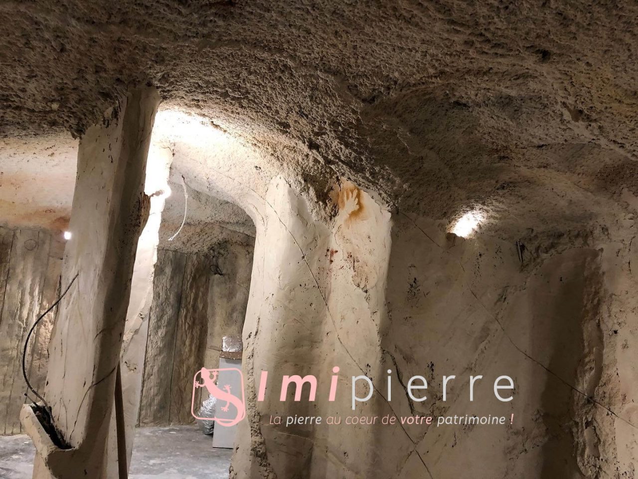 Stalactite et décor façon bois selon le thème escape game - Imipierre SARL